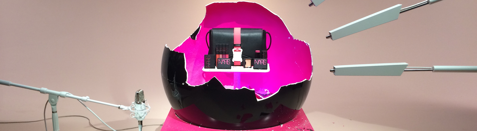 Friday Social: Emoji Hashtags, #beachbodyready and Nars Breakthrough - Umpf